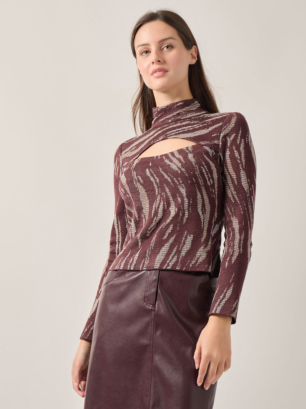 Modern Fit Oval Front Cutout Jacquard Knit Top – meison